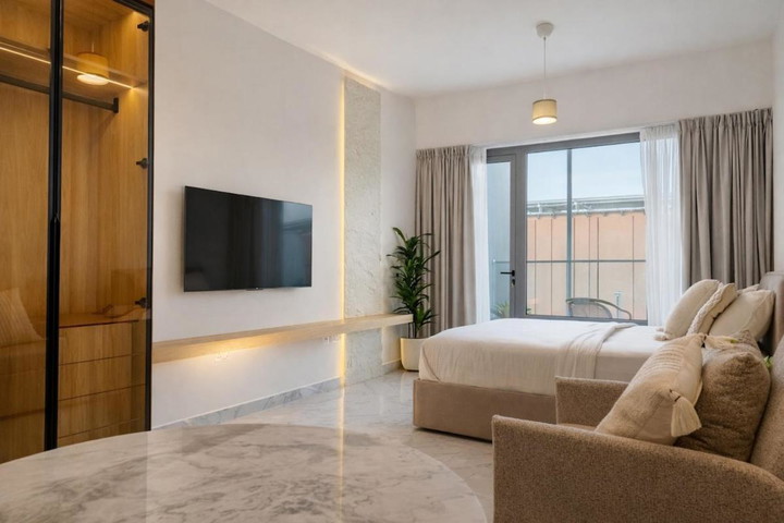 Stylish Stay Near Airport & Yas Island - Abu Dhabi