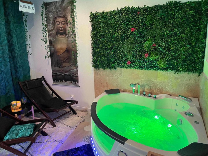 Maison Prestige Le Donjon Des Plaisirs Jacuzzi - Miribel