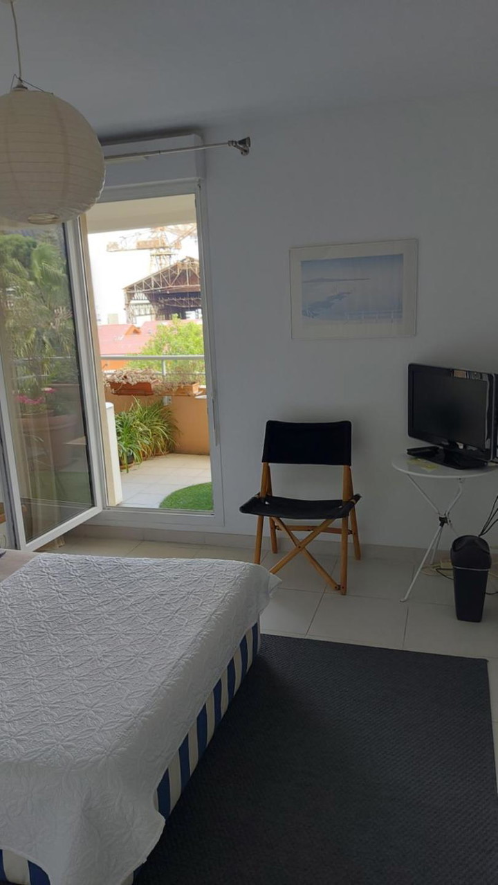 Belle Chambre Avec Terrasse Chez Hôte Présent - La Ciotat