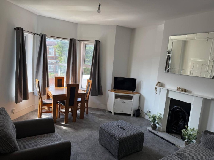 2 Bed Folkestone Flat, Town, Rail, Channel Tunnel - Folkestone
