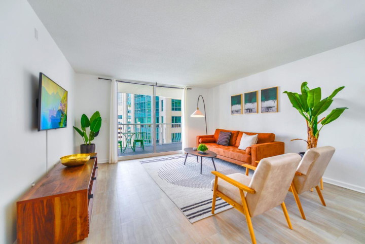 Dazzling Views In Brickell - Coral Gables, FL