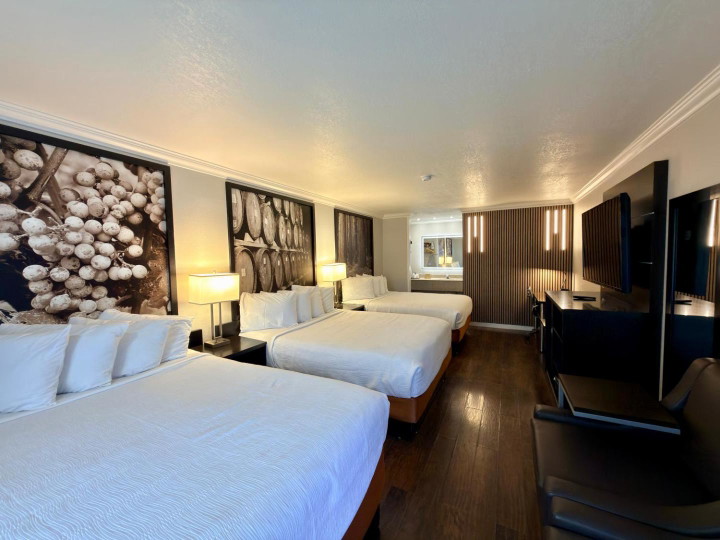 The Orchard Hotel Ukiah Wine Country Free Breakfast, Pool, & Hot Tub - Ukiah, CA