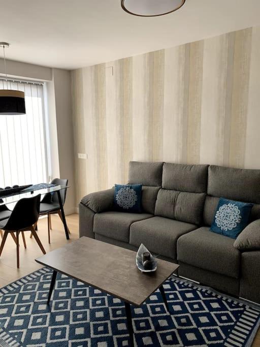 Soleada, Amplia Y Renovada Vivienda - Granada