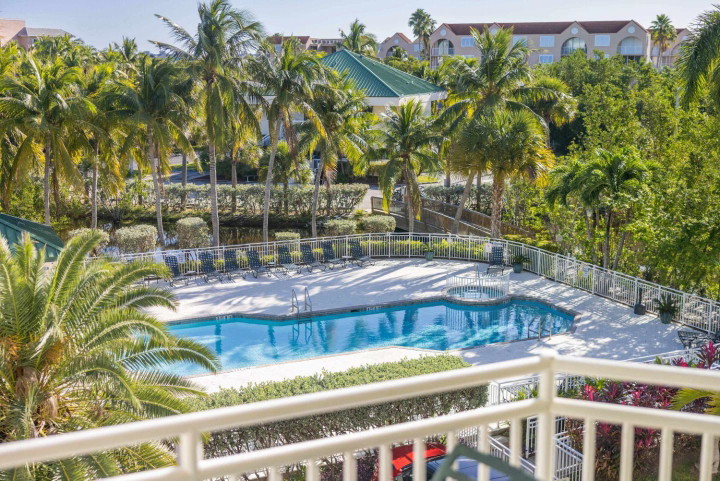 Tortuga Suite At Sunrise Suites Resort - Heated Pool, Hot Tub & Free Parking - Key West, FL