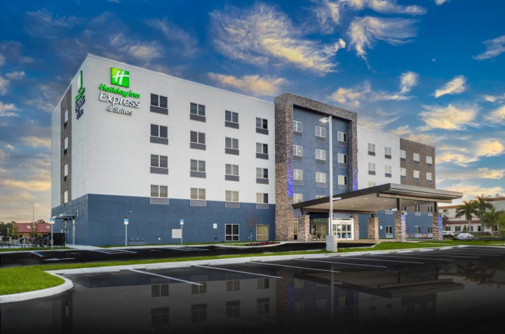 Holiday Inn Express & Suites - Fort Myers Airport By Ihg - Caribbean