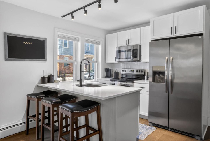 Federal Hill Pride 1 - Ground-floor Flat - Providence, RI