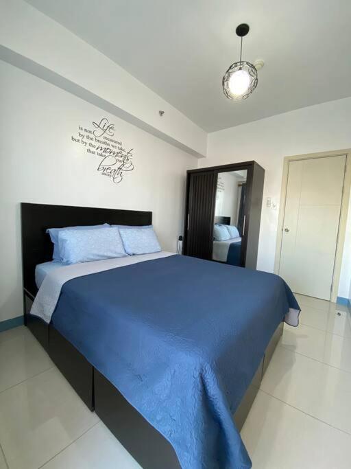 A Cozy 2 Bedroom Unit With A Parking At Tower 2 South Residences Sm Southmall - Muntinlupa
