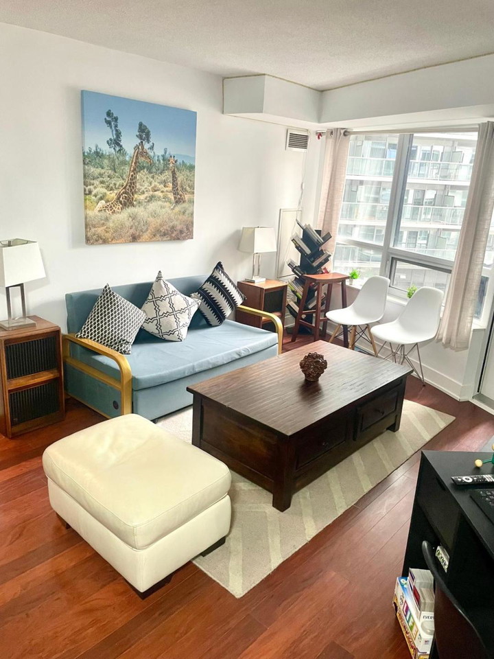 Core Downtown Toronto-8 Sleeper-6 Beds-2 Bathrooms-washrooms-free Parking-cn Tower-ripleys Museum-blue Jays Stadium-rogers Centre-scotia Arena-mtcc-in Front-gym-pool-jacuzzi Sauna-filter Drinking Water-wifi-cot - Mississauga
