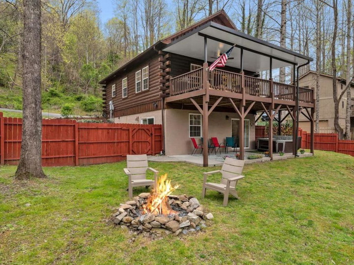 Soco Serene Cabin In The Heart Of Maggie Valley - Maggie Valley, NC