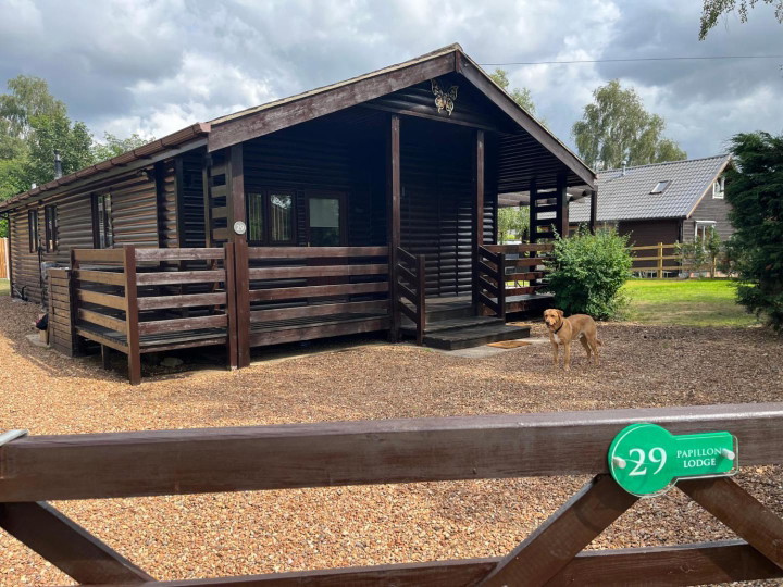 Cheerful 3-bedroom Cabin With Hot Tub - Norfolk