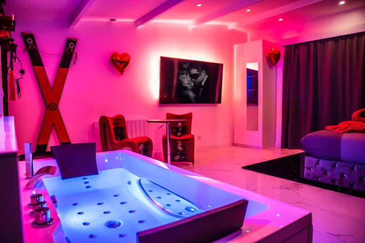 Secret Suite "Mr Grey" - Jacuzzi Privatif - Gare Rer C - Proche Paris - Arpajon