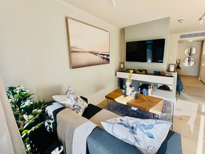 Tokyo Studio With Balcony - Book 4 & Get 5th Night Free - Camps Bay