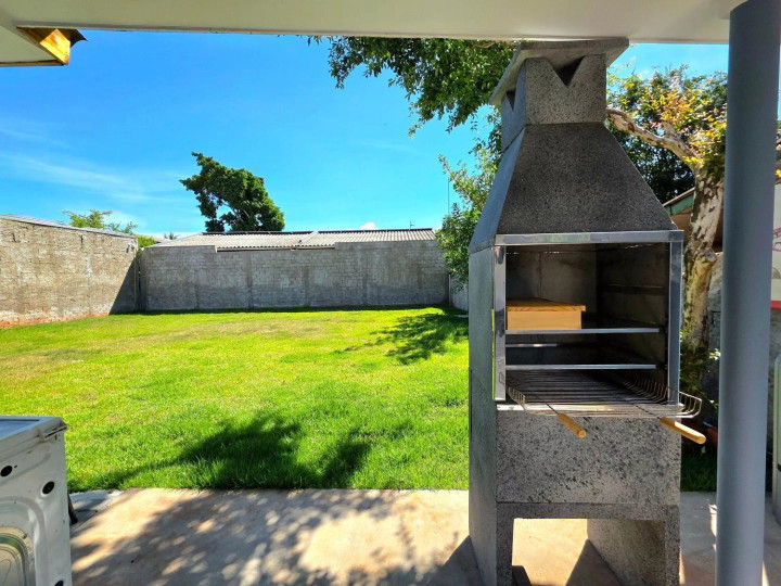 Casa Familiar Com Quintal Amplo 3 Quartos - Foz do Iguaçu