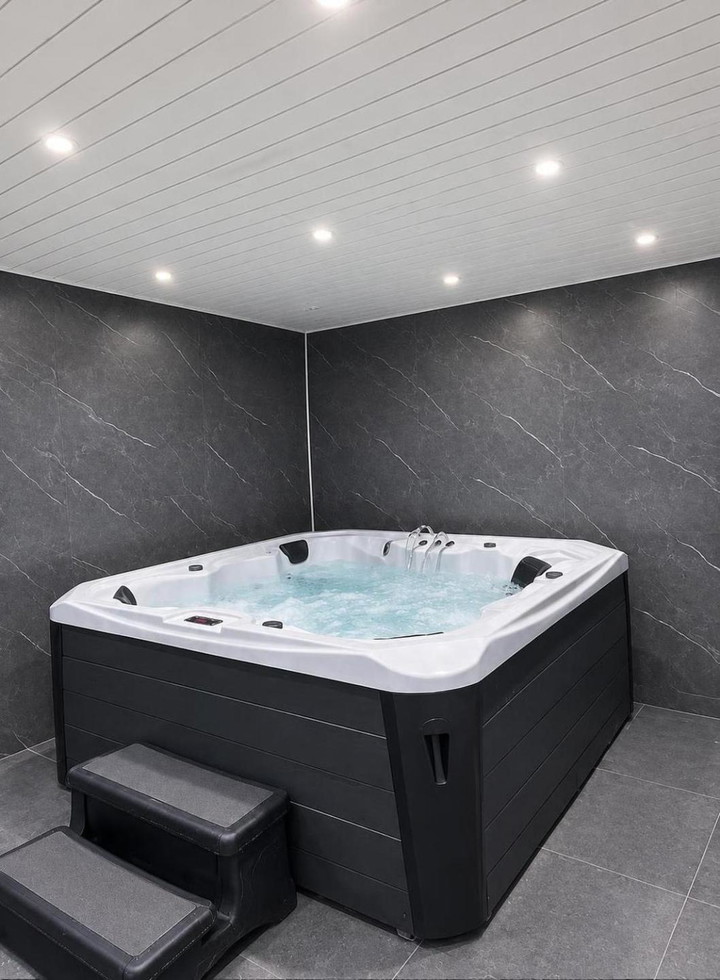 The Luxe Hot Tub House - Oldham