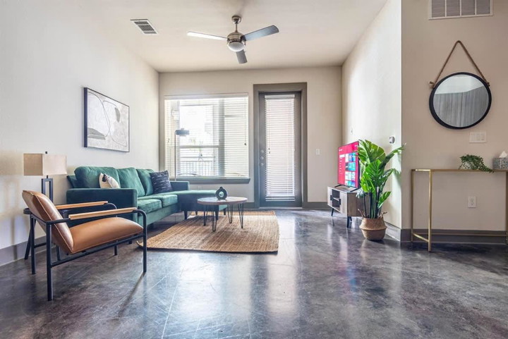 Boulevard Stays Luxurious 2br King Suite Pool Parking Gym - Garland, TX