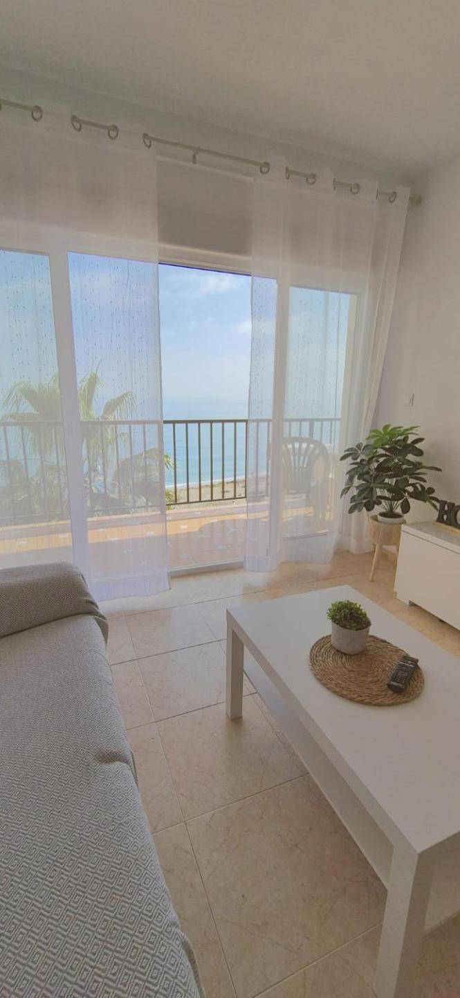 Apartamento Con Piscina En La Primera Línea De Playa De Fuengirola - Fuengirola