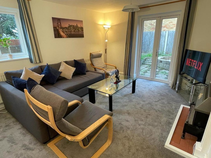 3-bedroom Home With Free Parking - Kent