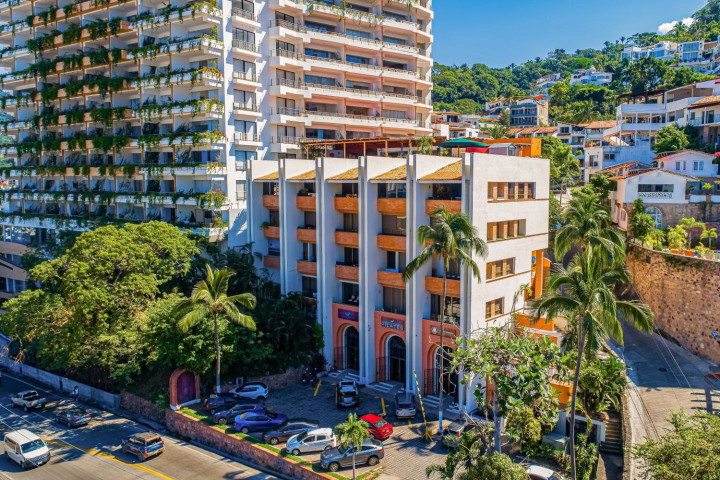Stunning Condo With Brilliant Views, Walk-in Shower, Desk, Balcony, & W/d - Puerto Vallarta