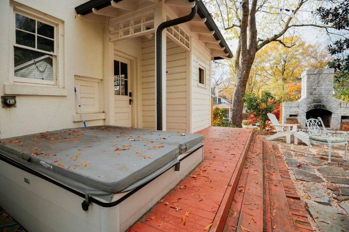 Hot Tub - Chefs Kitchen-fenced Yard- Historic Home - Greensboro, NC
