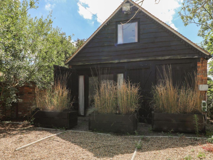 Broadford Barn - Barn Conversion In Picturesque Village - Shere