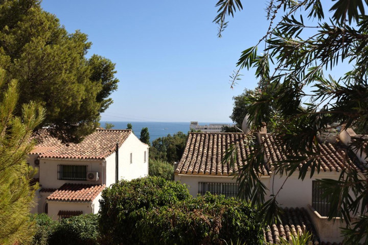 Quaint 2 Bedroom Townhouse With Pool Close To Sea! - Fuengirola
