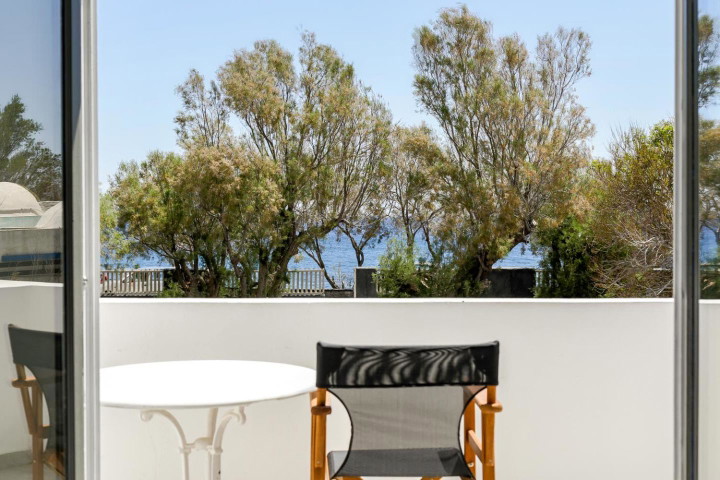 Exi Sea Side Suites - Santorini