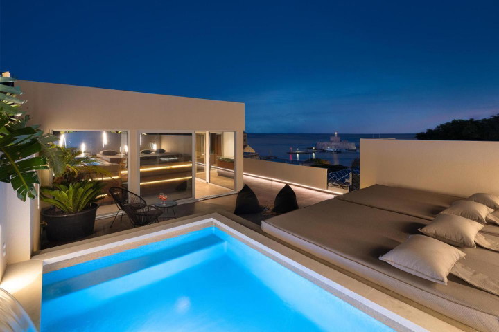 Hamilton Elite Penthouse - Rhodes