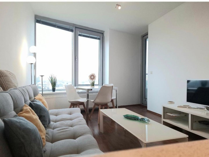 A Zen Getaway With Garage Parking - Bratislava