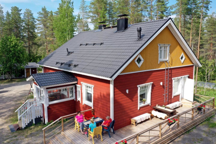 Karkausmäen Kammari - Finland