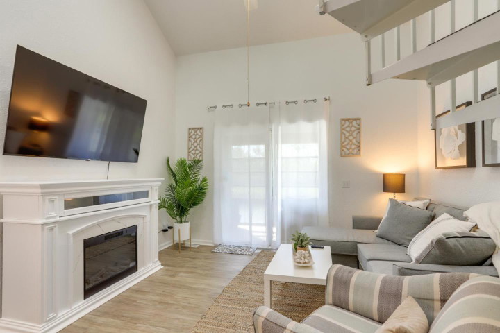 Charming Condo On Lake Erie W/ Community Pool - Ohio