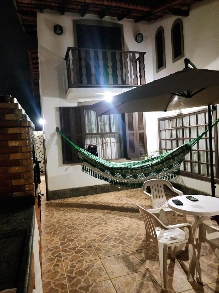 Excelente Casa A 40 Metros Da Praia E 100 M Do Shopping Peró ! Suítes Com Ar Condicionado - Cabo Frio
