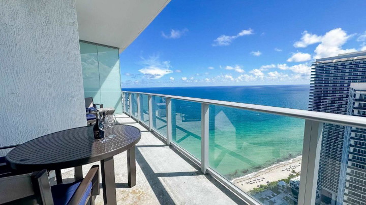 Iconic 1 Bedroom Hollywood Sky Penthouse - Hollywood, FL