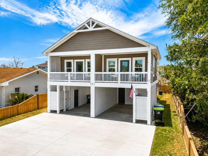 4-min Walk To Carolina Beach | Pet-friendly | Sleeps 9 | Free Parking - Carolina Beach, NC