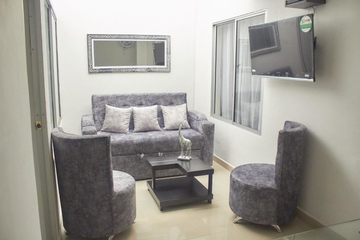 Casa Familiar Con Aire Acondicionado En Excelente Sector - Versalles