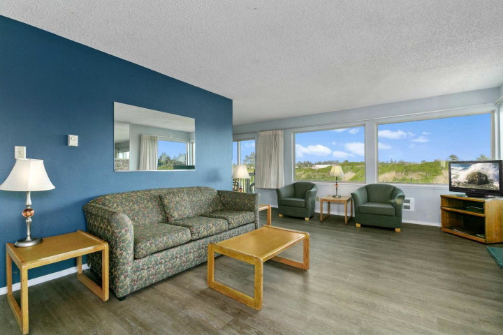 2-bedroom Condo With King Bed And Fireplace - Pool Hot Tub And Game Room Access - Washington