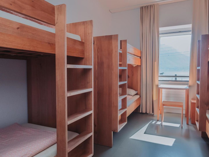 Montreux Youth Hostel - Alps