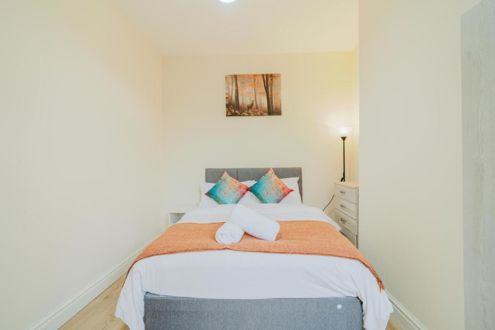 20, Stylish 3 Bedroom House - Free Parking - 