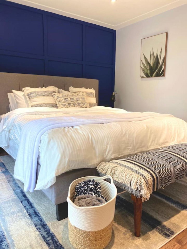 Beautiful Renovated Beach Cottage Home - Burlington