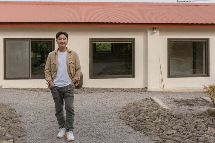 Hacheonbaramjip Angeori Stay Curated By Actor Ryu Seungryong - South Korea