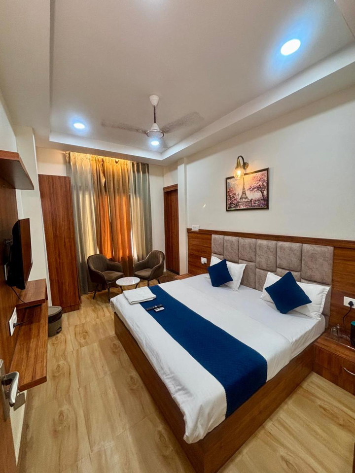 Om Divine Hotel - Vrindavan