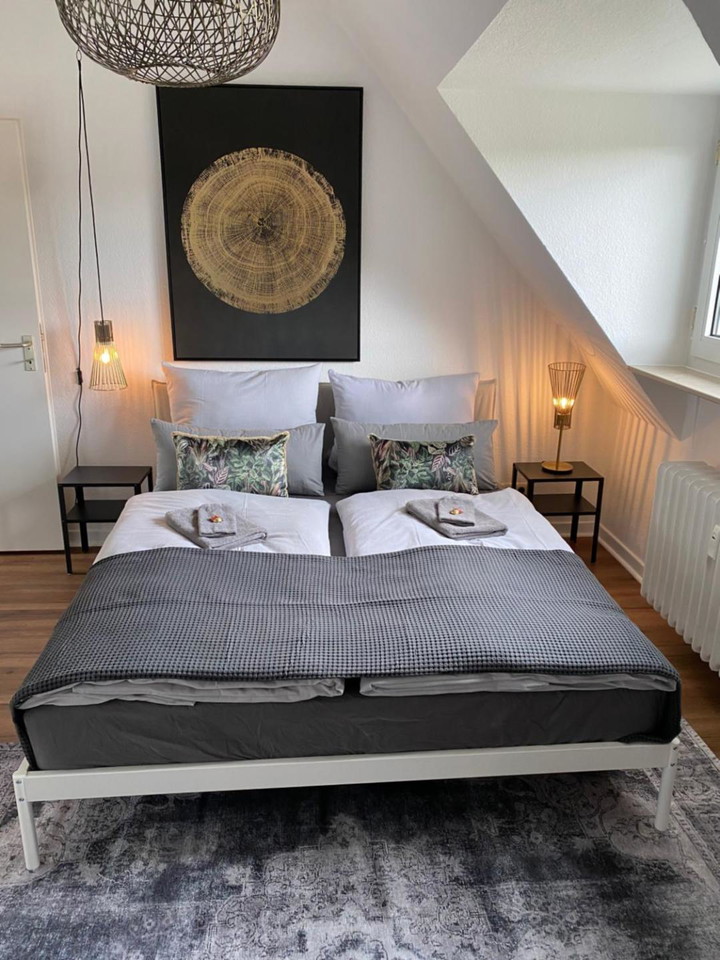 Apartment 1 - Modernes Dachgeschoss-studio In Duisburg Meiderich, 4,7 Km Hbf, U-bahn 250m, Flughafen Düsseldorf 28 Km, Landschaftspark 2,9 Km - 뒤스부르크