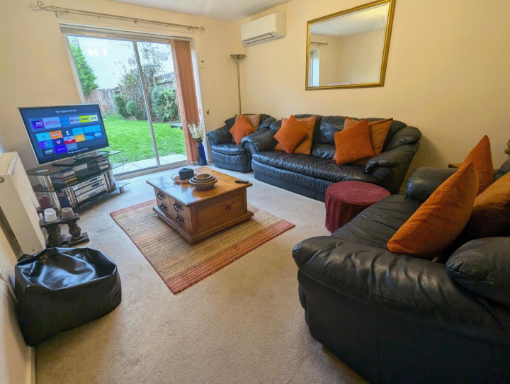Spacious 4 Bed Riverside Home - Manchester