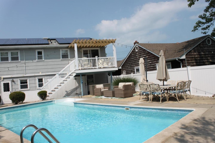 Gorgeous Beach House With Large Pool & Private Beach, Just 3 Blocks Away!! - Manasquan, NJ