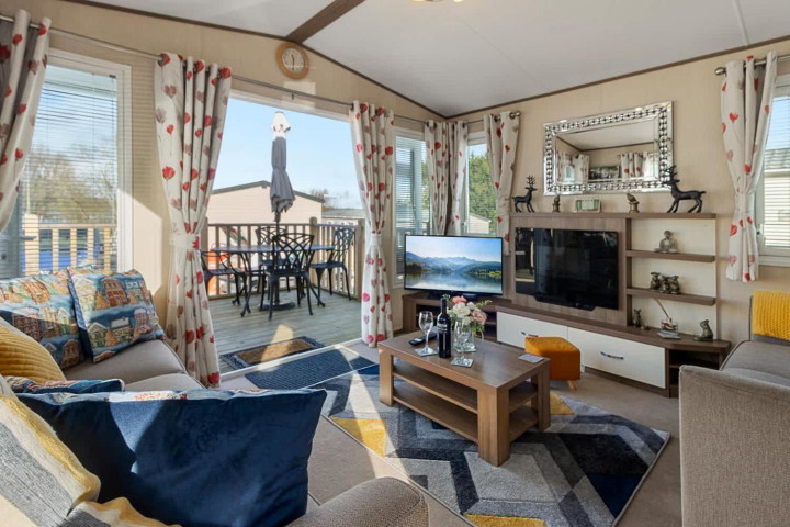 Retreat At The Lake - Fishing Lakes, Heated Outdoor Swimming Pool 500yrds On Sister Park , Pool Open May To September - Devon