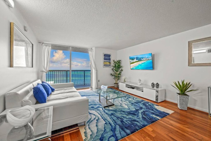 Spacious Ocean View Unit In The Heart Of Brickell - South Miami, FL