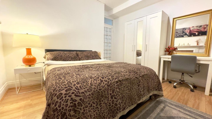 3 Bedroom Apartment In Queensway - Kingston upon Thames