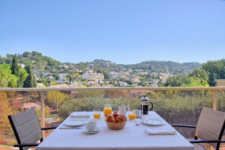 Charmant Avec Terrasse à 10 Min De Cannes - Le Cannet