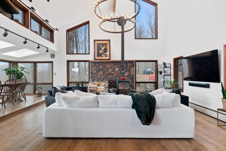 5 Star Gorgeous Cliffside Chalet With Panoramic Views - Catskill, NY
