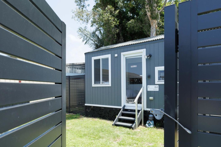 Sweet Beautiful Tiny Home With Pool And 2 Minute Drive To The Beach - Wollongong