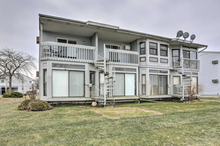 Condo W/ Balcony, Dock & Access To Lake Erie - Ohio